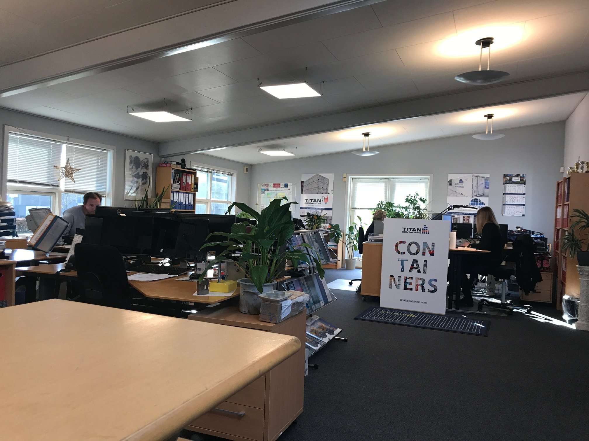 ArcticStore pallets and cargo cages capacity - how many euro uk